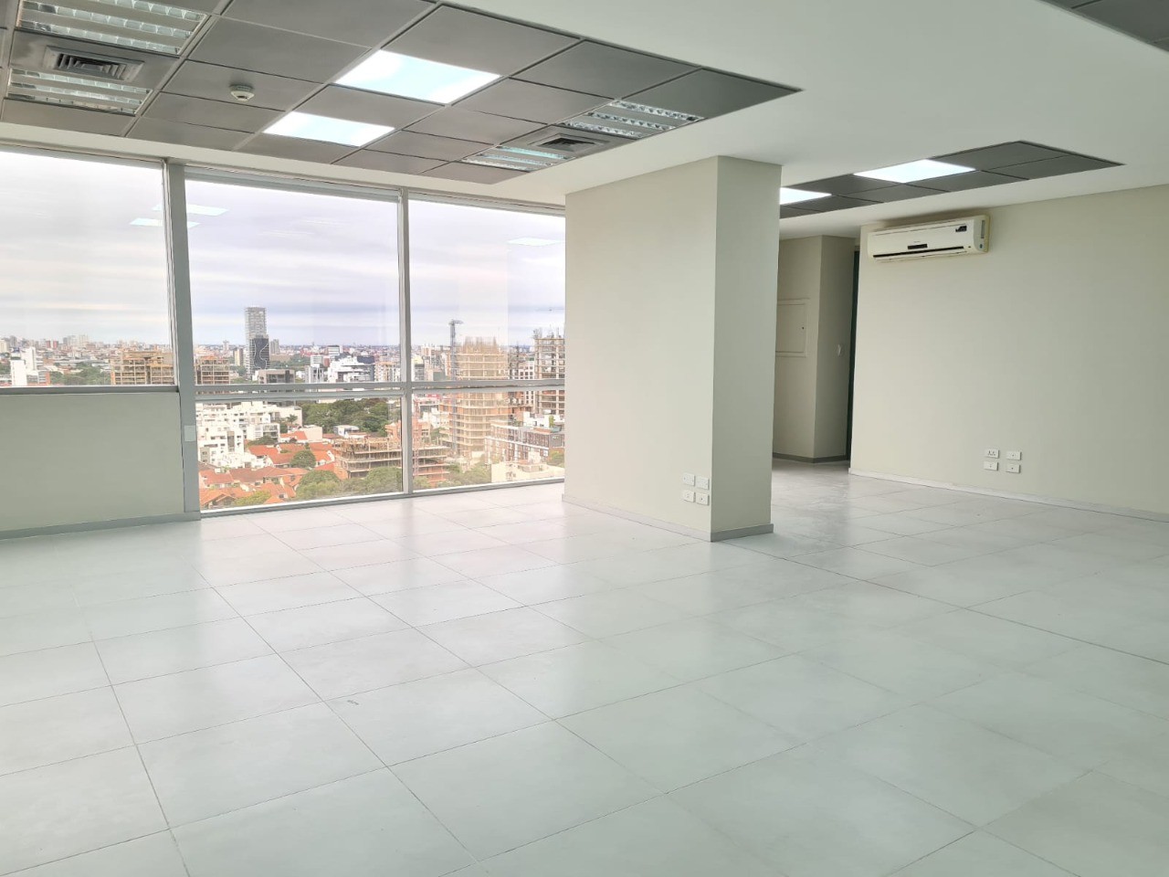EDIFICIO EMPRESARIAL TORRES DUO ALQUILO OFICINAS | UltraCasas.com $us 2,500 [UC-991881]