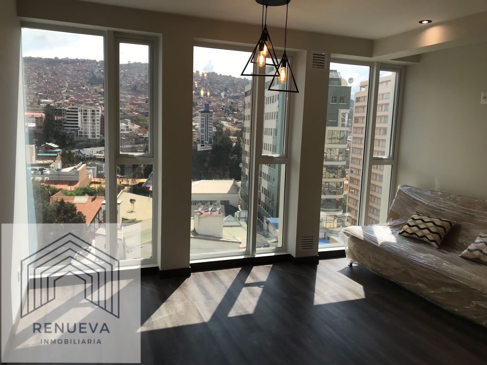 Garzonier de lujo en alquiler | UltraCasas.com Bs 2,800 [UC-983673]