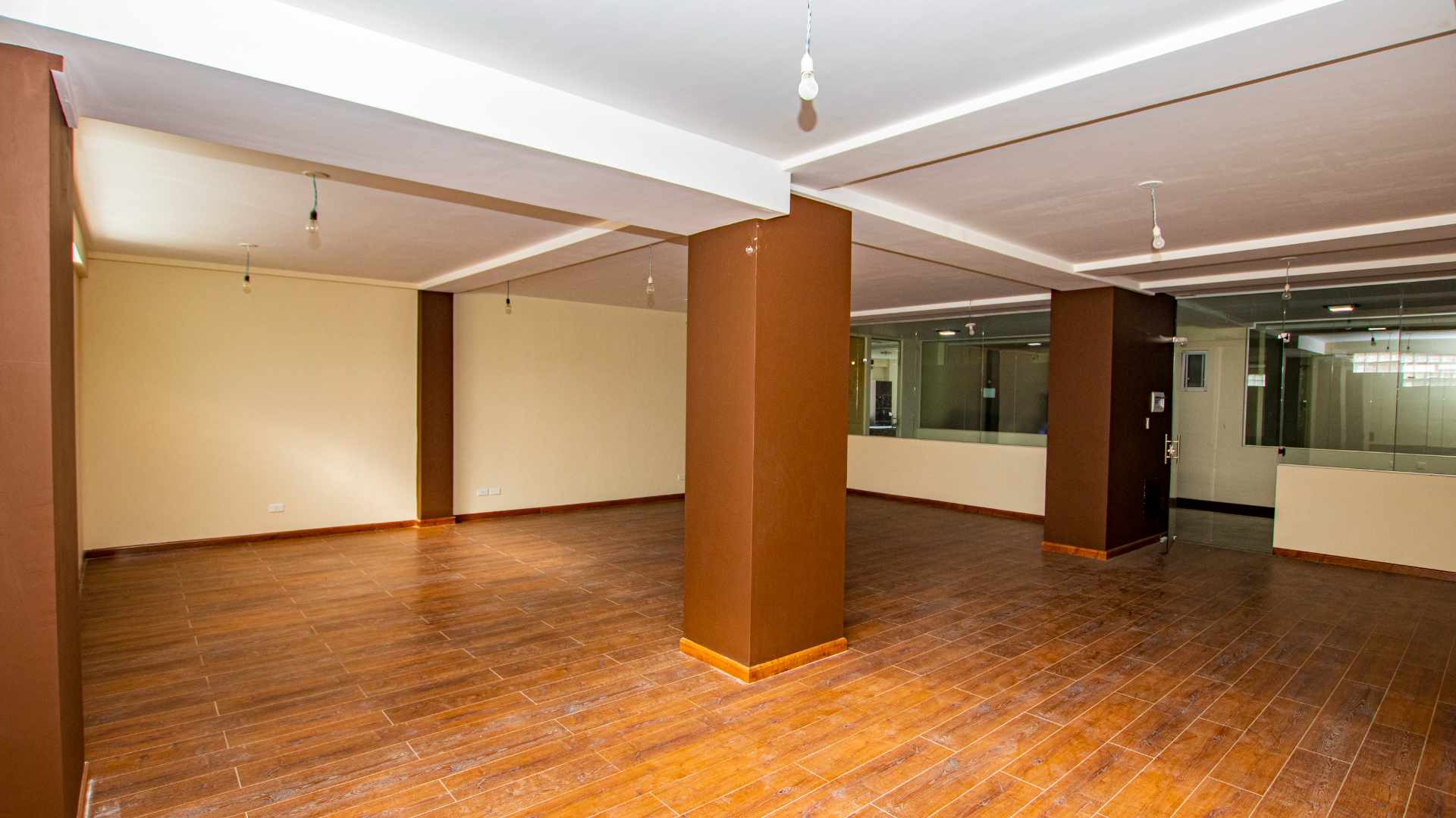 Av Tadeo Haenke - Edificio Comercial 'Buen Vivir III' | UltraCasas.com $us 78,477 [UC-976935]