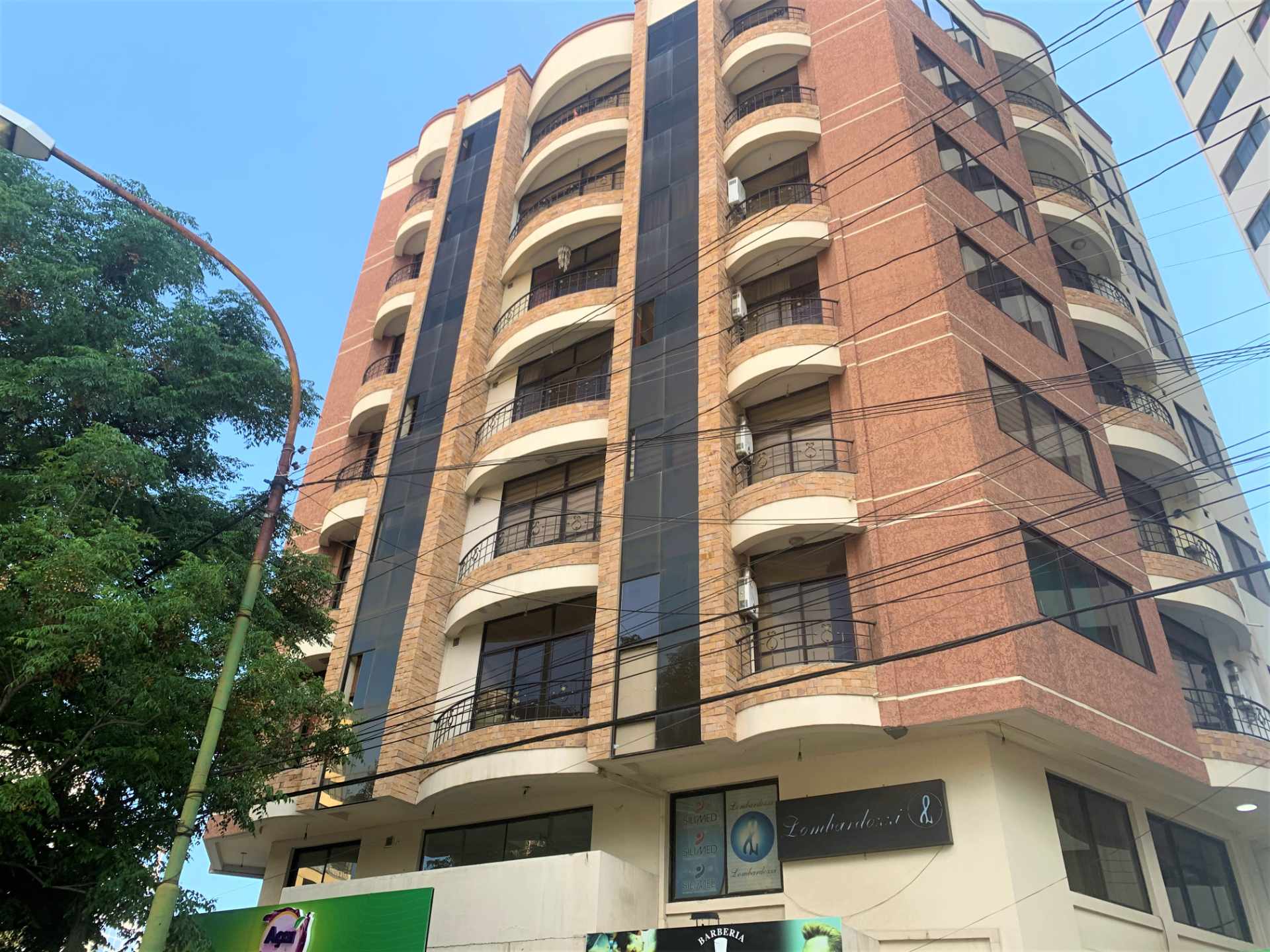 Av. America esq. Av. Santa Cruz / Plaza 4 de Noviembre | UltraCasas.com ...