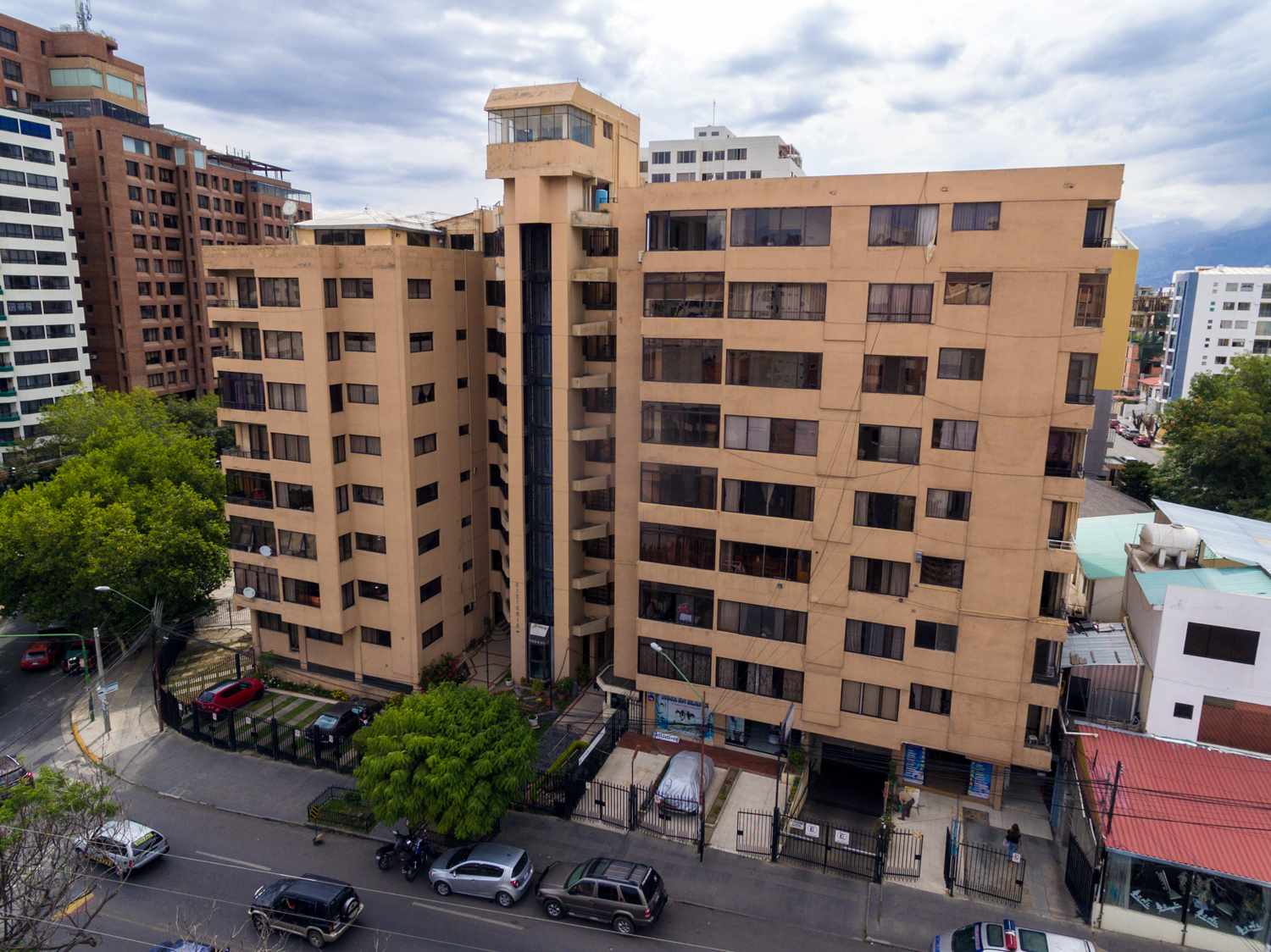 Av. Santa Cruz Esq. Av. America | UltraCasas.com $us 107,000 [UC-635821]